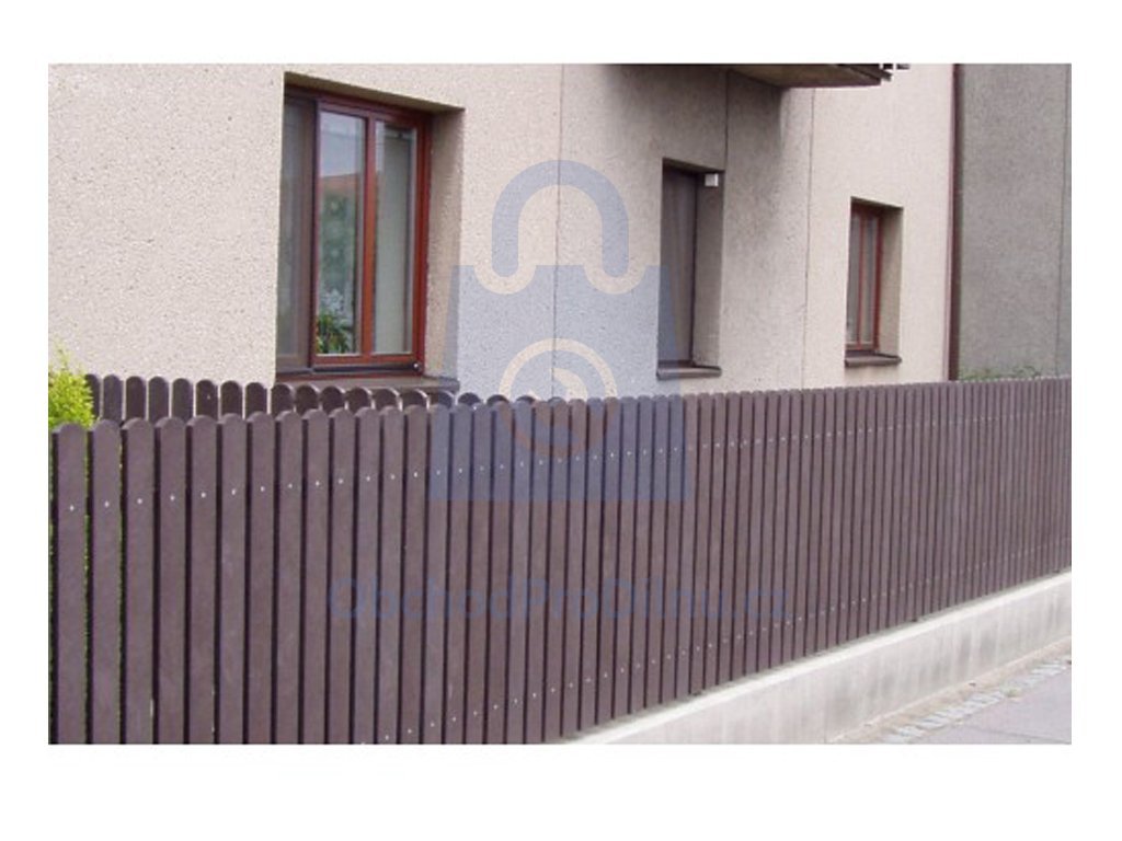 Černé plastové plotovky - bezúdržbový a levný plot